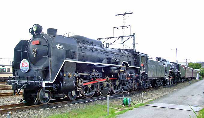 梅小路蒸気機関車館にて。 C62 2 + C621 + オハ46 13 ＋ オハフ33 48 2008/08/24